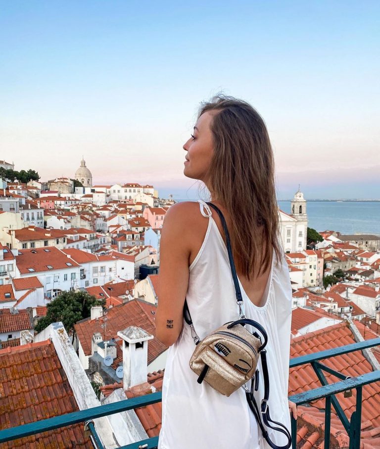 Iza Krzan na wakacjach. Zobacz stopy i rękę! (FOTO) tocelebryci.pl