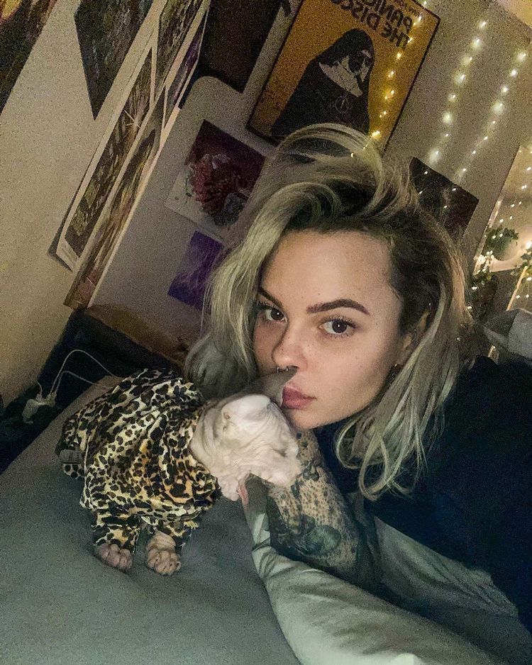 Monika Miller sprawiła sobie pupila. Jest do niej bardzo podobny ...