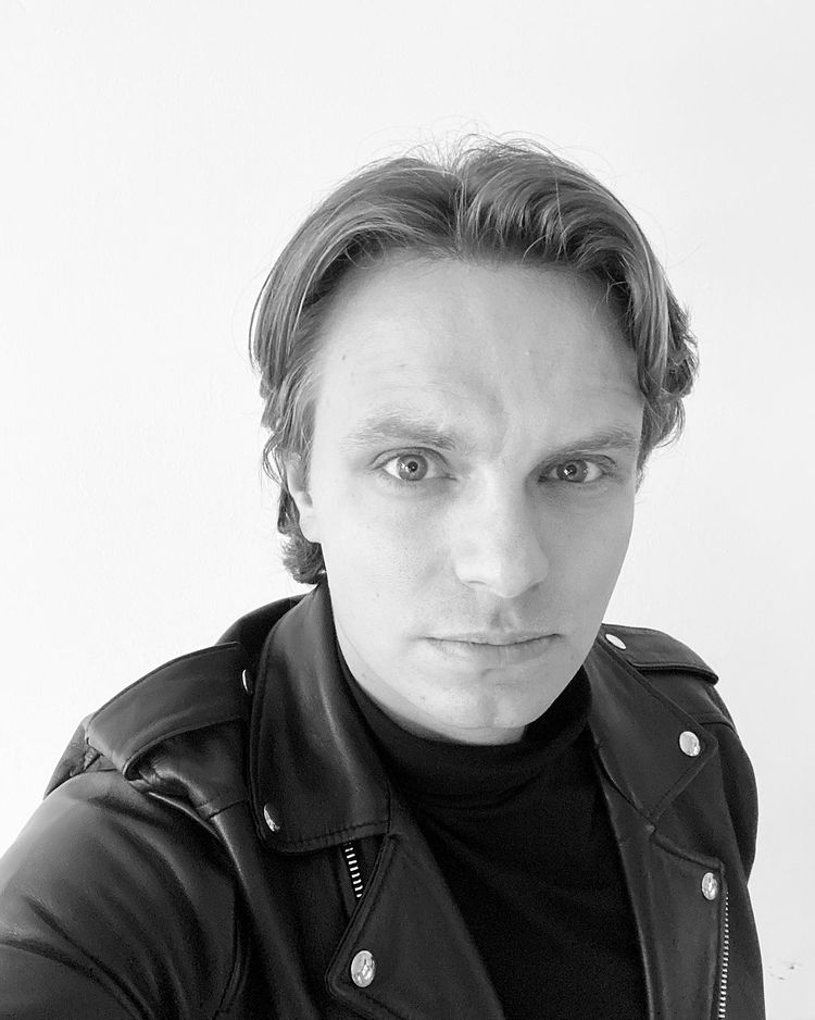 Najpierw rozstanie a teraz TO! Marcin Hakiel wrócił do "liceum ...