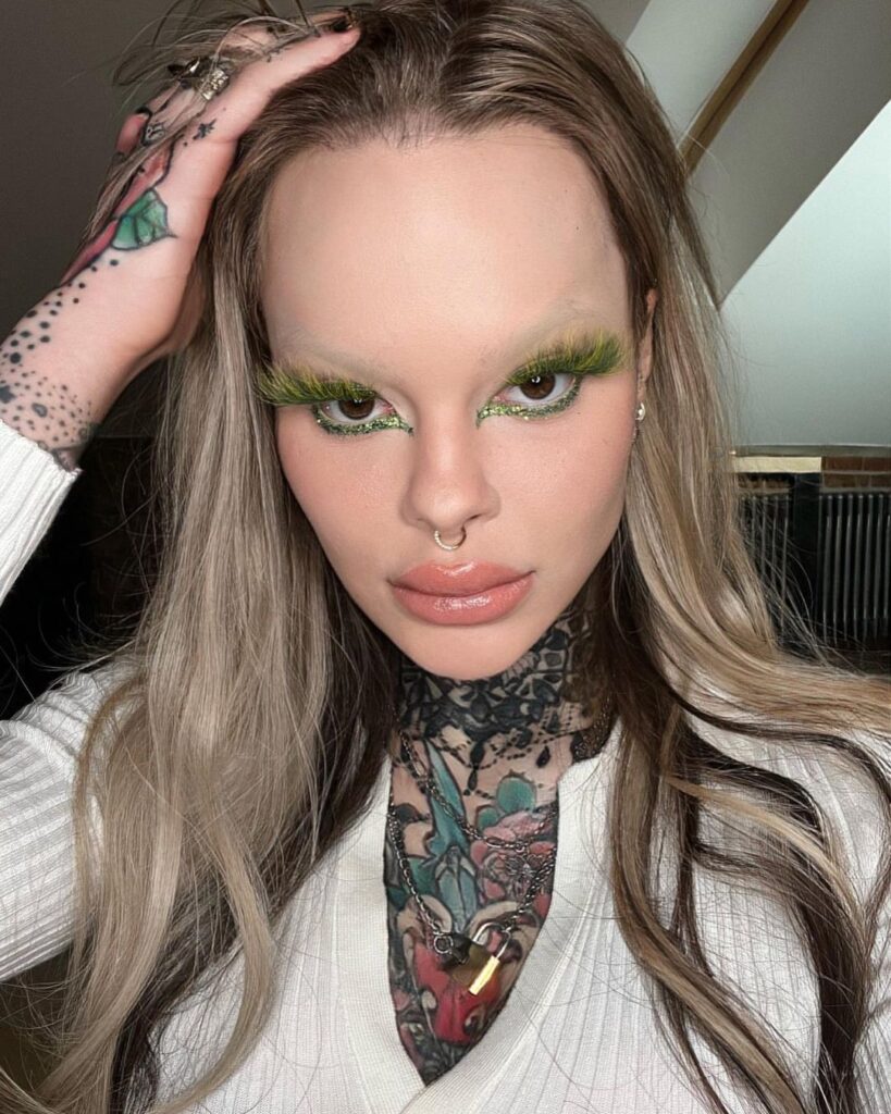 Monika Miller o "epizodzie maniakalnym". Celebrytka zgoliła brwi ...