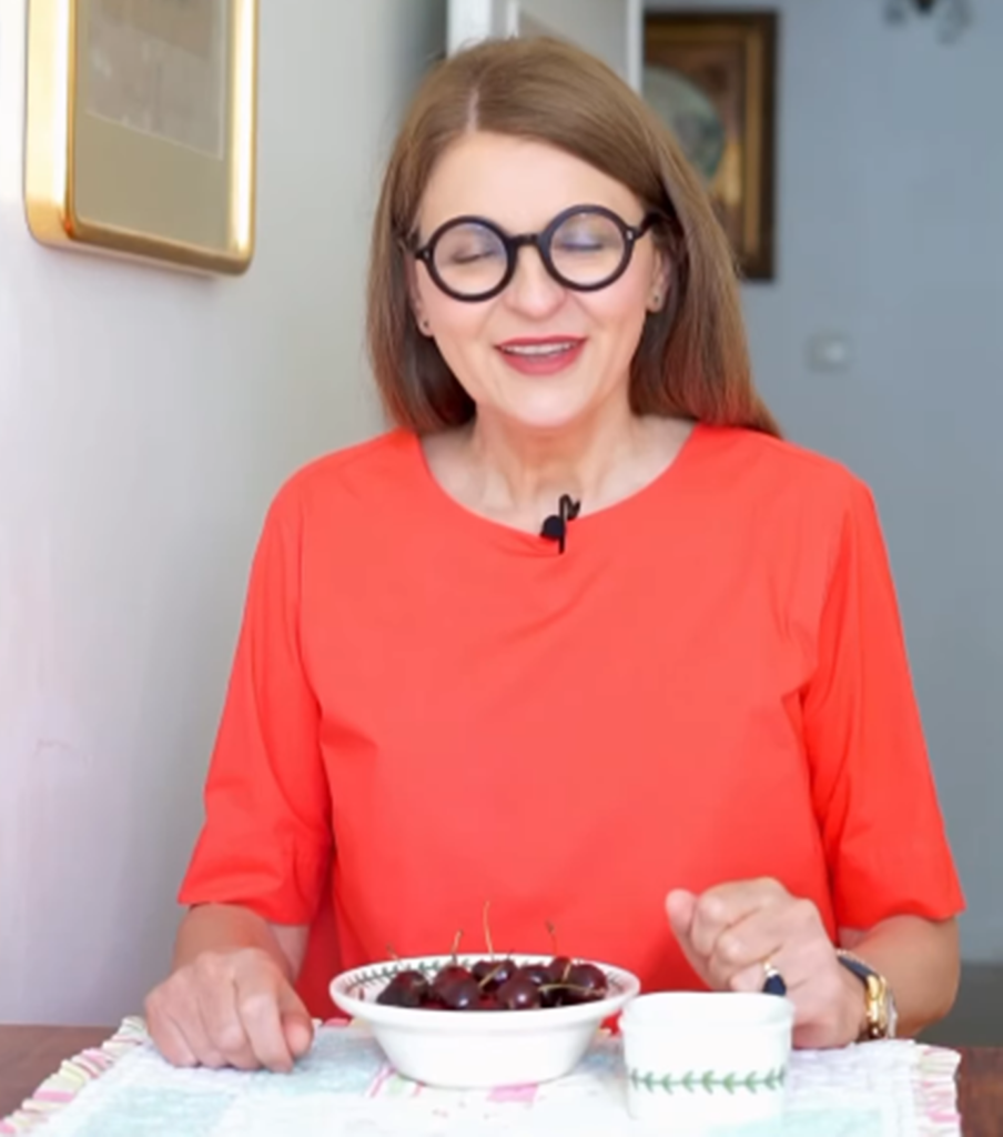 Jak elegancko jeść czereśnie i co zrobić z pestką? tocelebryci.pl