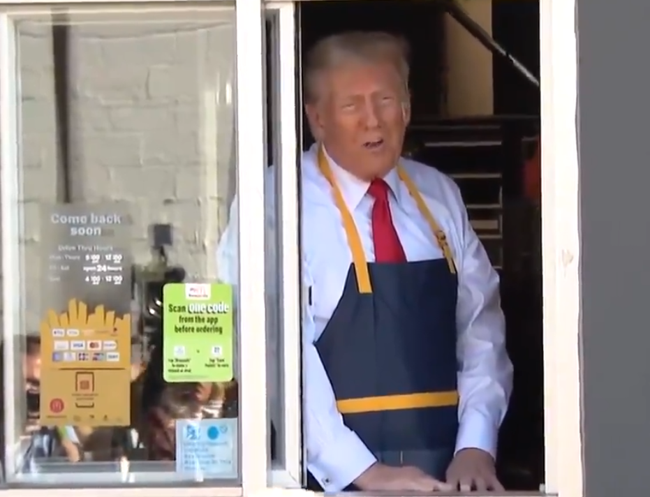 Donald Trump w McDonald’s! Usmażył frytki i stanął na kasie! tocelebryci.pl