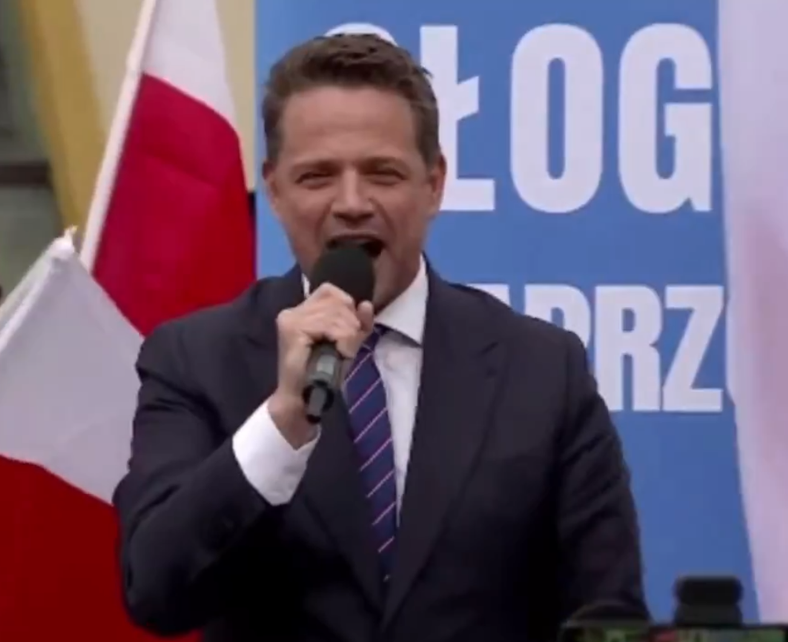 Trzaskowski w Głogowie "odleciał"? Szok, co skandował ze sceny ...